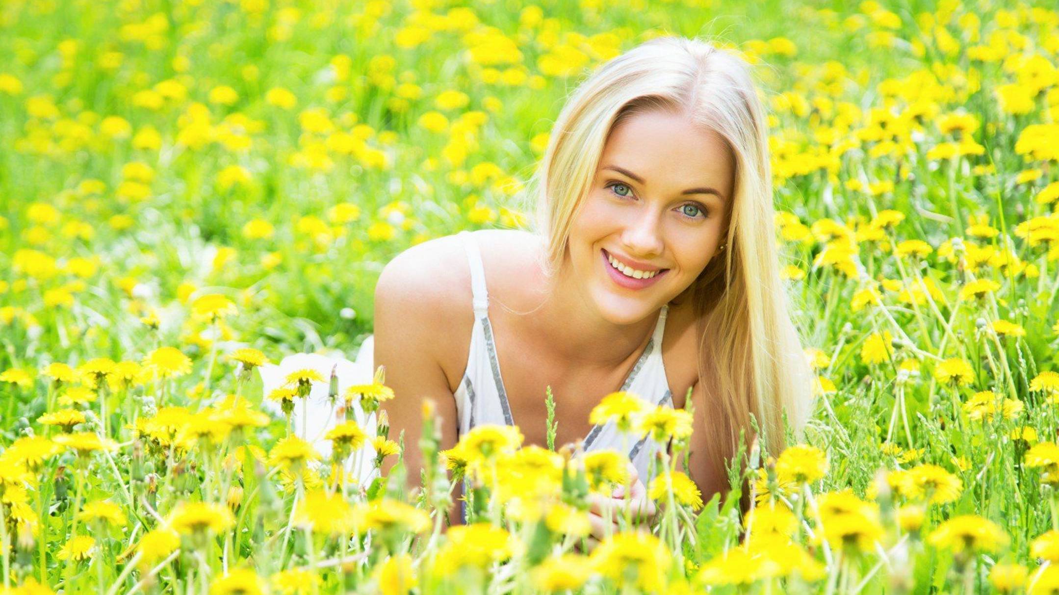 УИЛЬЯМ ШЕКСПИР СОНЕТ № 18 " СРАВНЮ ЛИ С ЛЕТНИМ ДНЕМ ТВОИ ЧЕРТЫ..?"