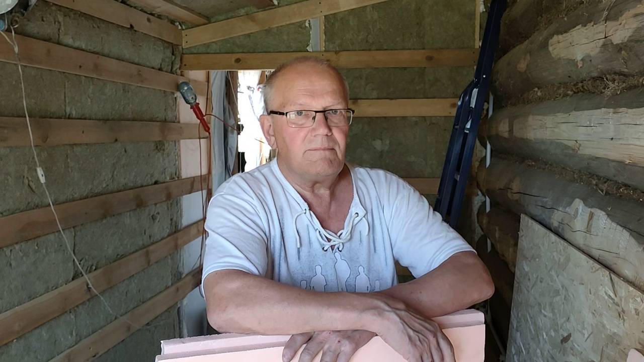 Архив 2023 г. В обустройстве гостевой комнаты сделано немало, но на видео попали только розетки...