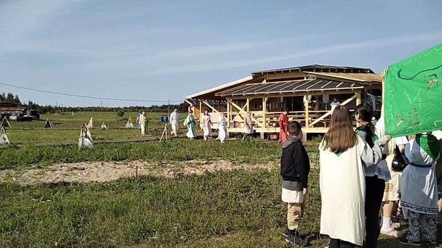 Боги спускаются)