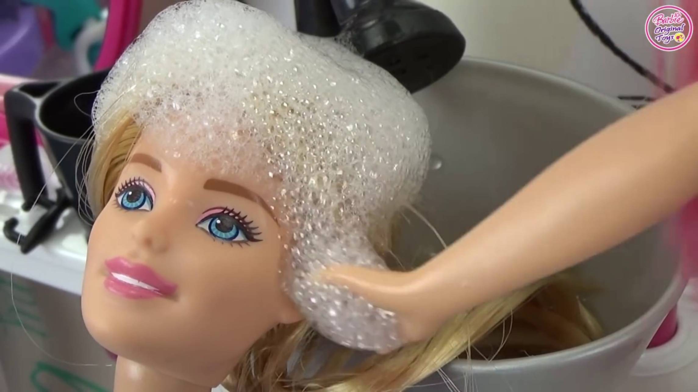 Приключения и истории с куклами Барби