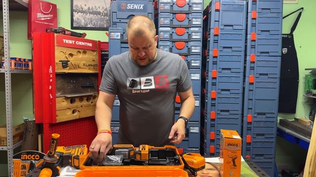 Два инструмента INGCO - перфоратор в наборе и фен