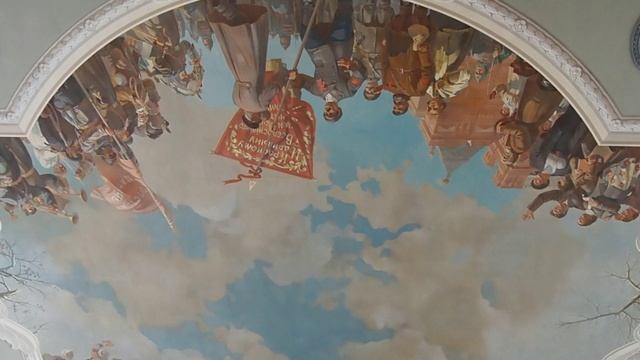 Волгоград - картина на потолке вокзала.