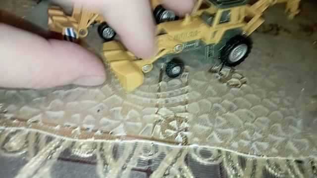 Пополнение коллекции. Трактор. New Ray. 1:72