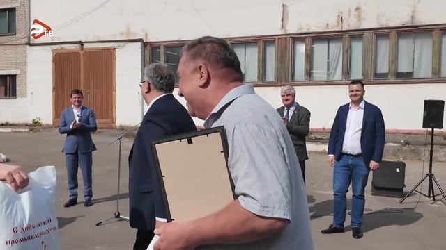 Эдуард Малышев с рабочим визитом посетил ООО «Быковское производственное объединение»