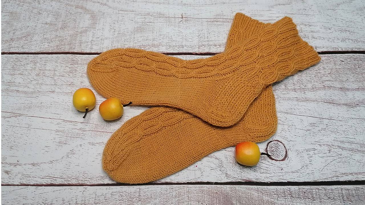 МК//Носочки с  красивыми аранами