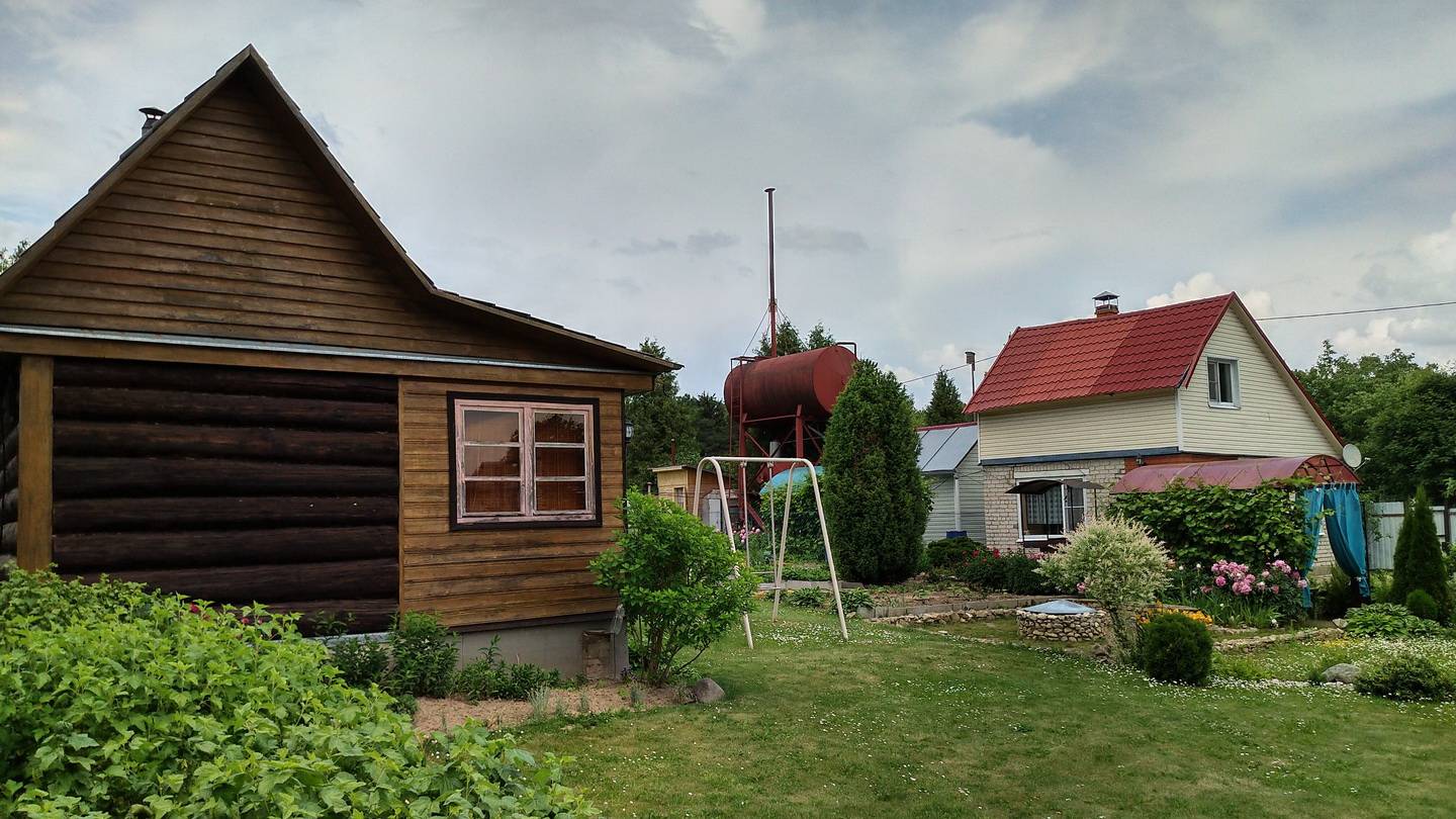 Идеально ухоженная кирпичная дача с баней и коммуникациями в Крутицах.