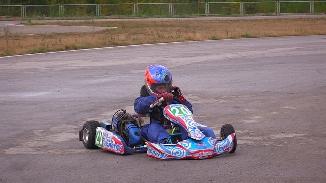 Пермь. Картодром "Камская долина"
Отпало колесо.