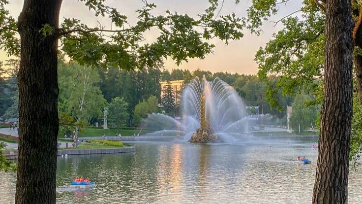 Парк "Прометей" - светящиеся фонтан, красота