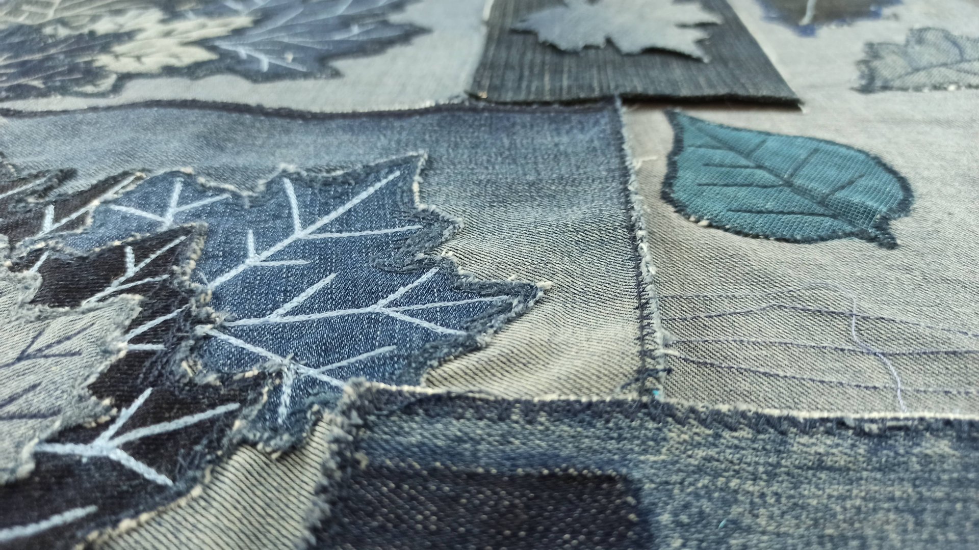 На швейной машинке из джинсовой ткани. Подробный мастер класс для начинающих.