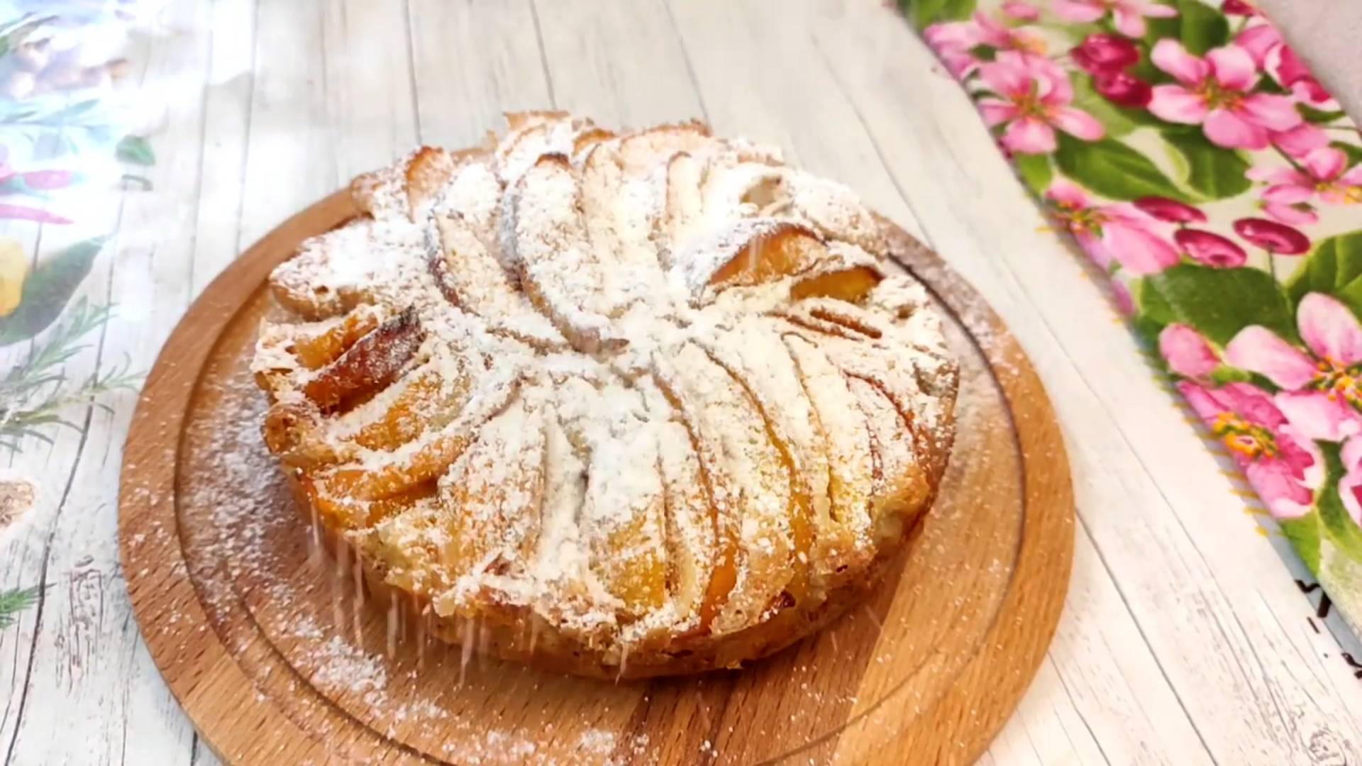 Пирог с персиками