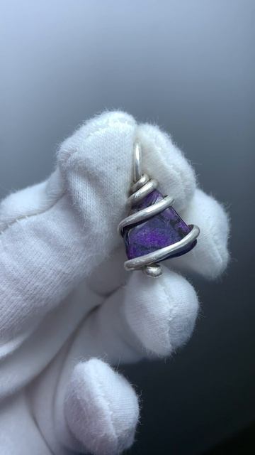 Кулон с сугилитом