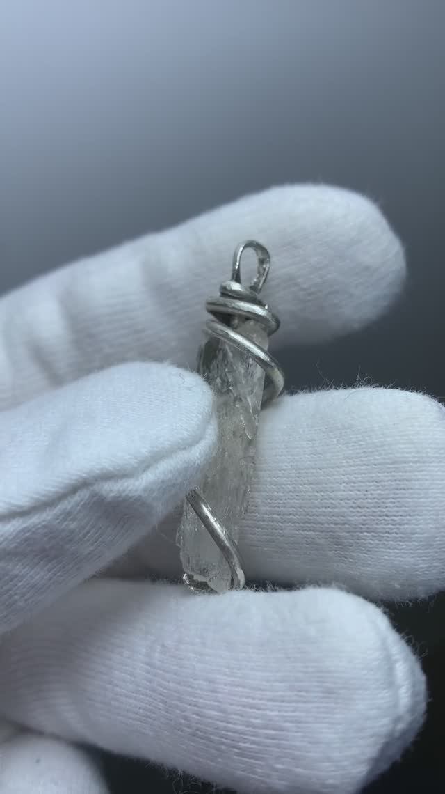 Кулон с данбуритом