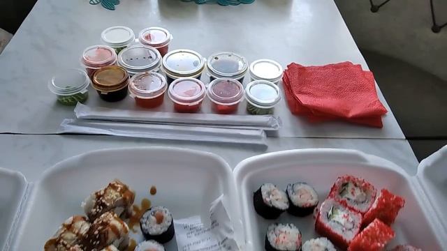 Пробуем роллы , суши гуляем и наслаждаемся великолепным вечером