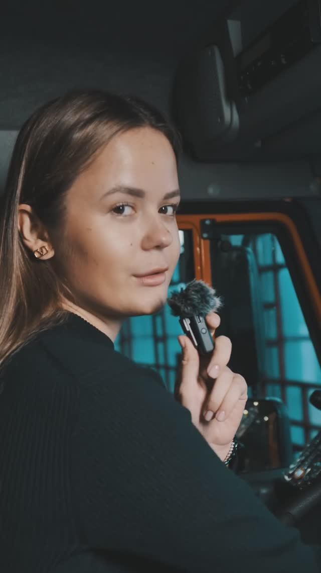 КАМАЗ и девушка