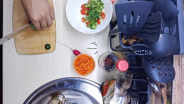 Вечерний салат, если без хлеба, то можно.