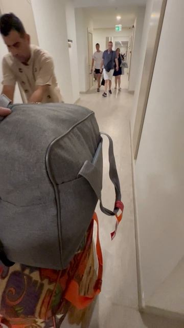 То самое чувство, когда у нас отпуск закончился, а у них только начинается..