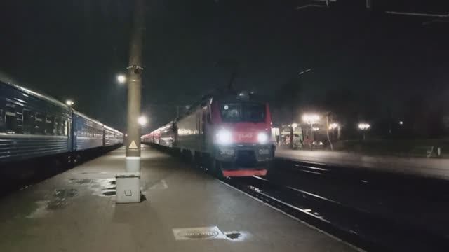 Орша, параллельное прибытие двух поездов