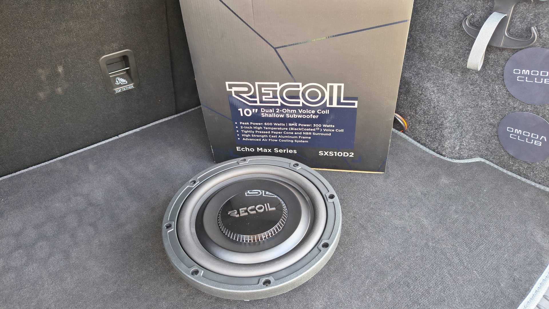 Небольшой обзор и установка сабвуферного динамика  Recoil SXS10D2 в короб запасного колеса