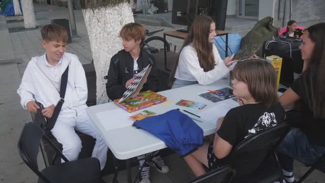 Многие лабинские школьники проводят лето на  молодёжных площадках по месту жительства