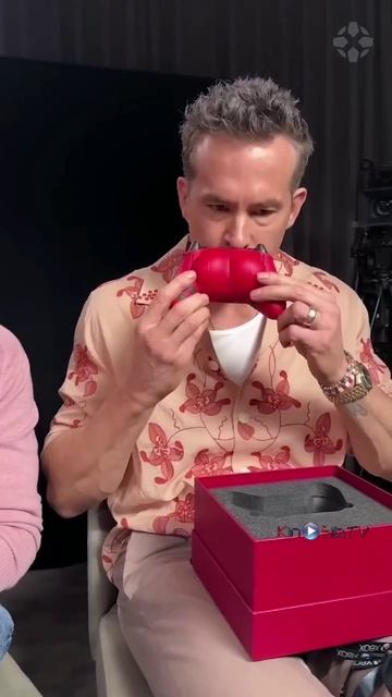 Райан Рейнольдс и Хью Джекман ПОЧУВСТВОВАЛИ на себе дерзкие контроллеры Xbox! #Deadpool #Wolverine