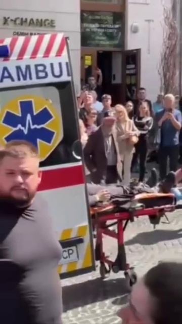 Неизвестные вместе с силовиками захватили Свято-Духовский собор в Черновцах (2025.06.17)