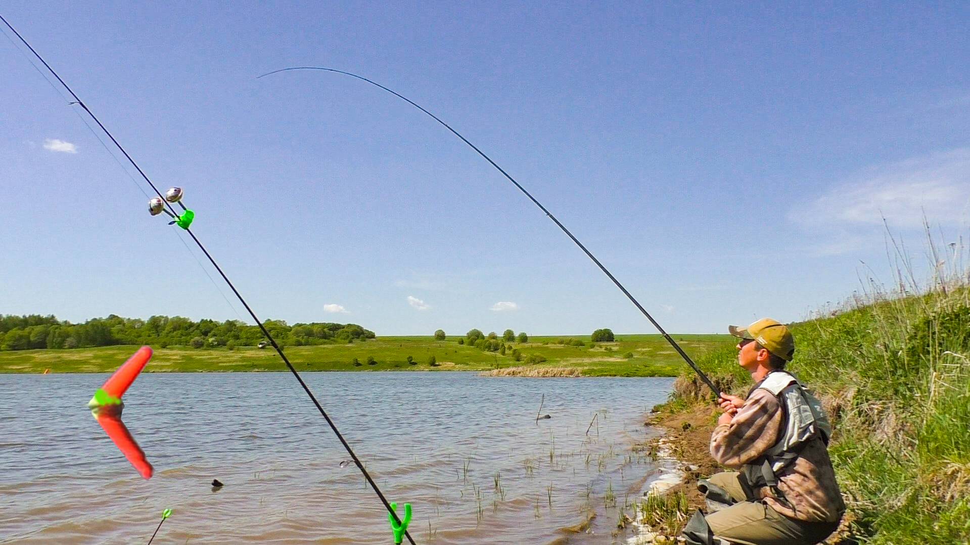 КАКУЮ УДОЧКУ ХВАТАТЬ! ТАМ и ТАК КЛЮЁТ КАРАСЬ! Рыбалка на поплавок и флэт в 2025