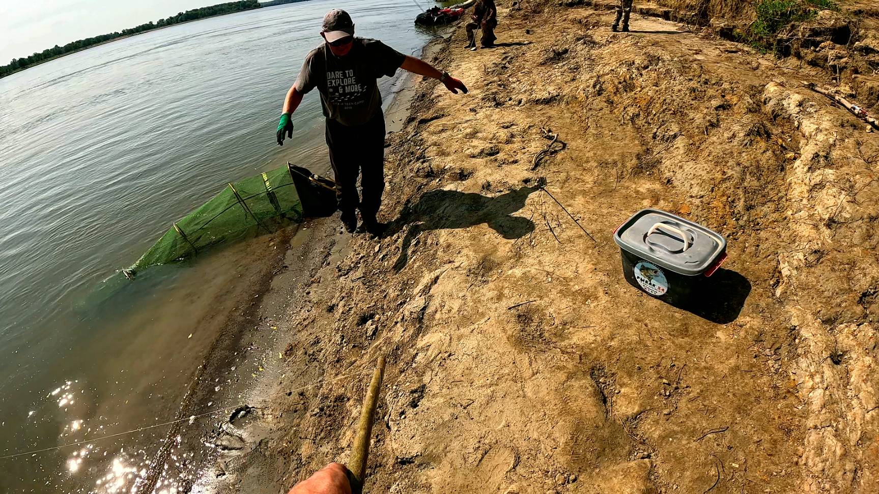 Такого мы НЕ ЖДАЛИ! НАСТОЯЩИЙ ТРОФЕЙ у САНИ! Рыбалка на РЕЗИНКУ в НАЧАЛЕ ЛЕТА