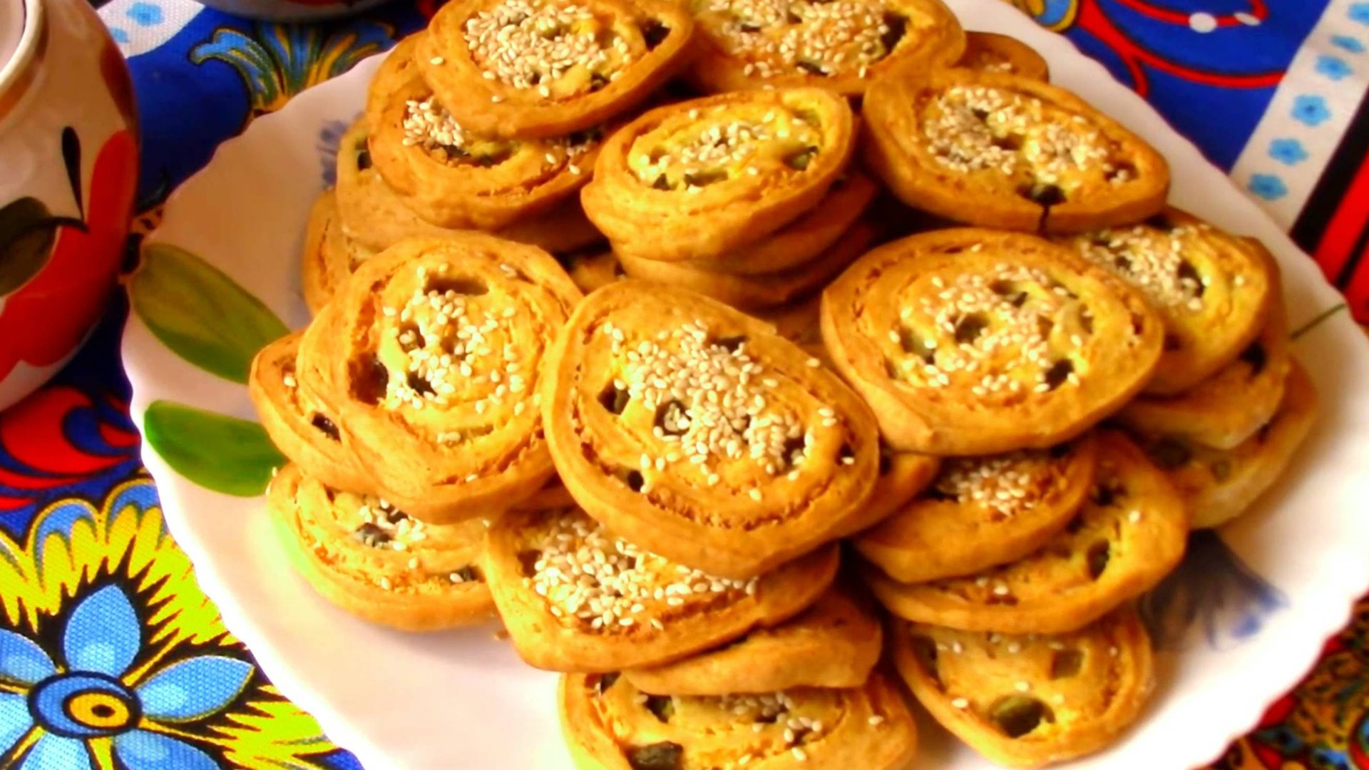 Сырное соленое печенье.