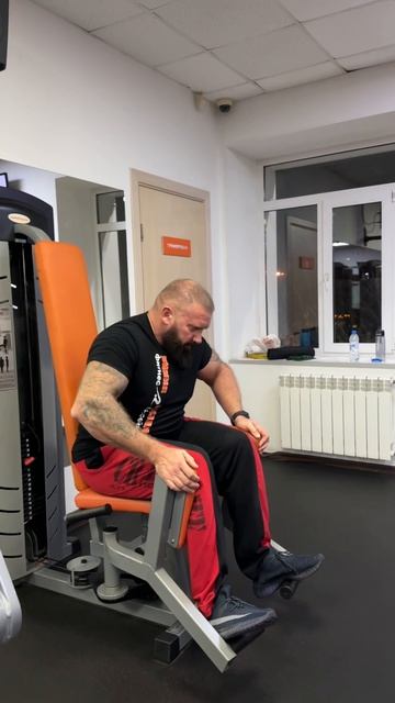 Разведение ног сидя