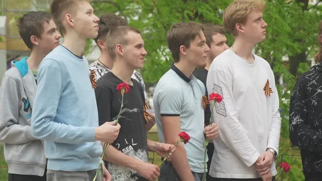 Студенты групп МЕТ-24, МЕТ-22, МЧ-22, ПТТ-22 на мероприятии в честь Дня Победы