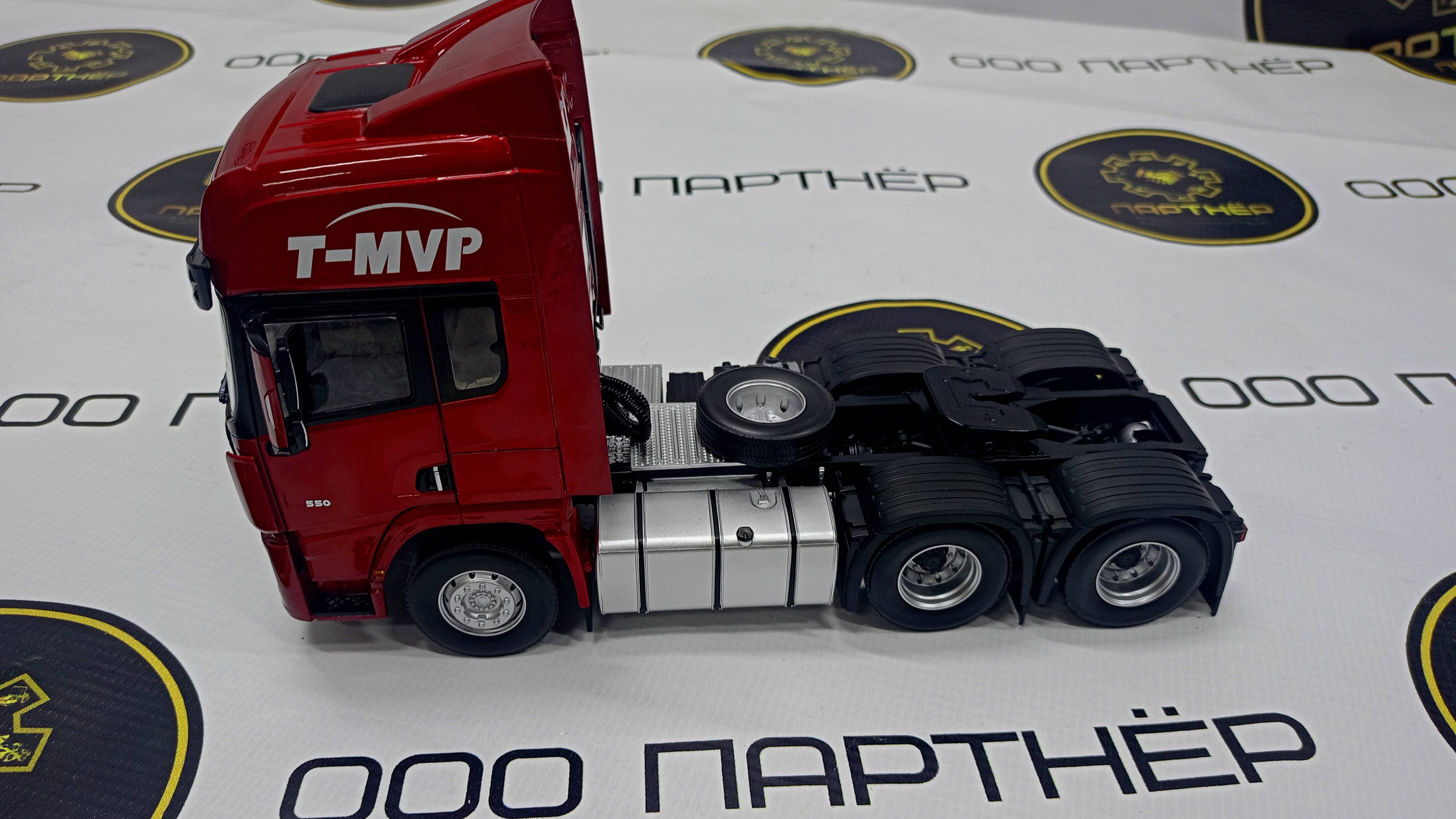 1;24 Масштабная коллекционная модель Тягач Shacman X5000 (15т.р.)