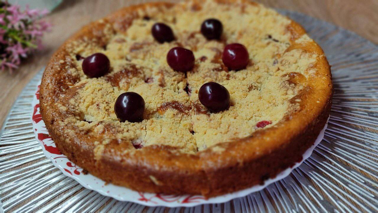 Невероятно нежный вишнёвый пирог на сметане. Просто и вкусно