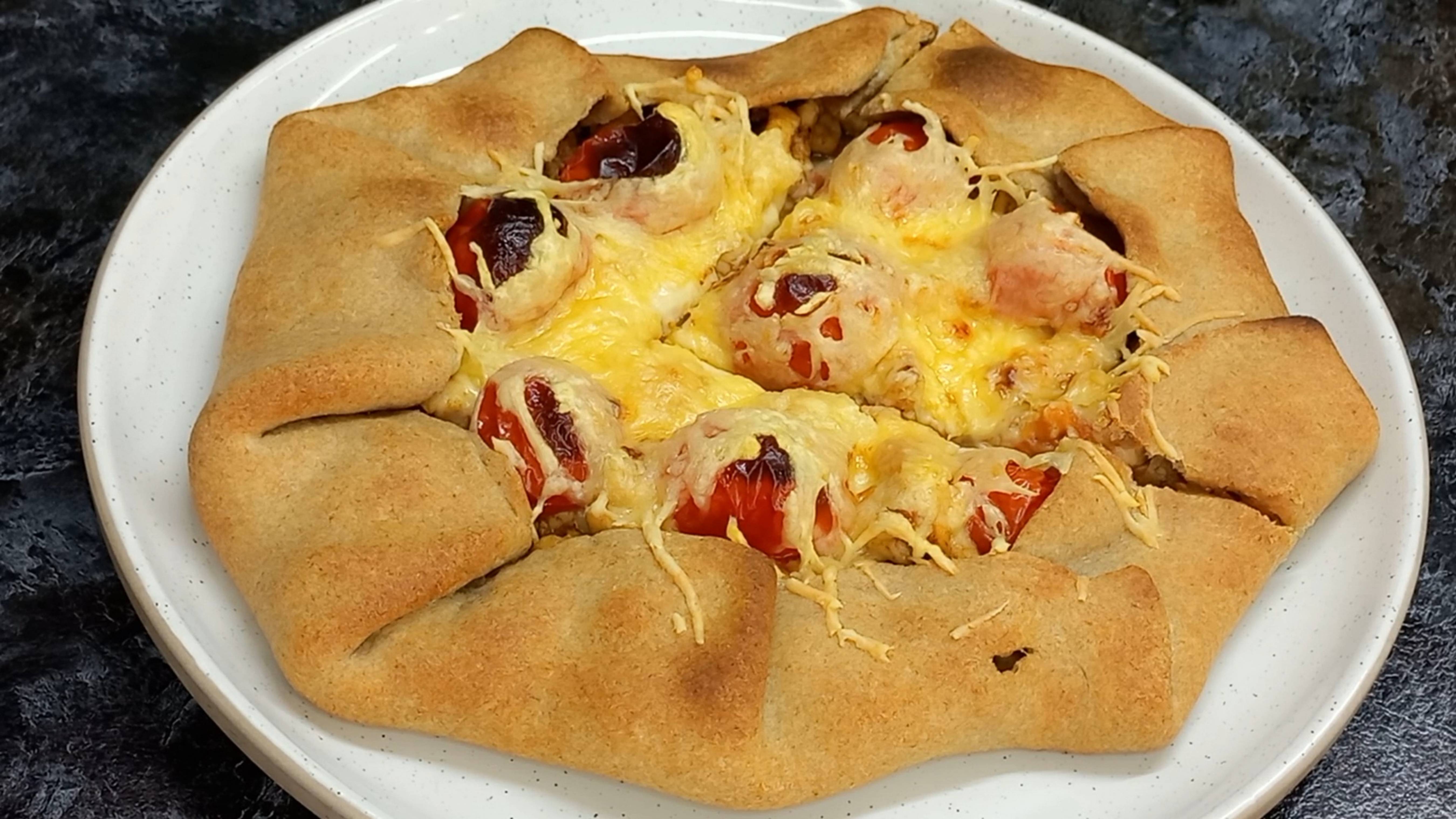 Галета ржаная с курицей, помидорами, сыром