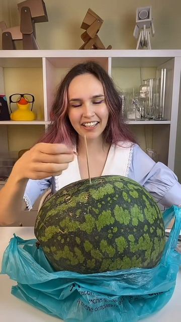 Арбузу 1 год 😱