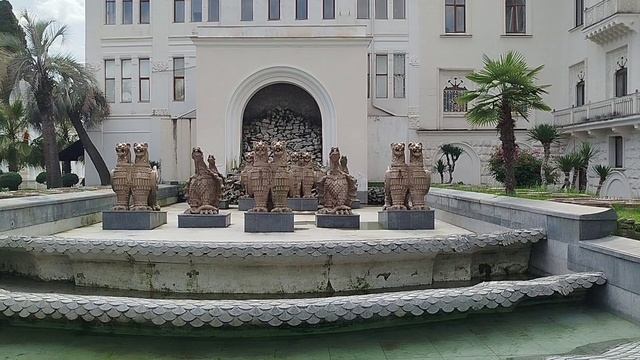 Драмтеатр и побережье Сухума)