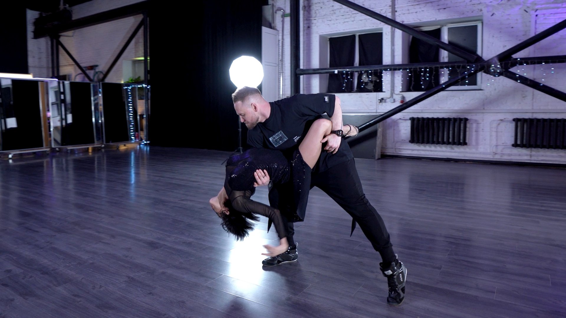 Street Tango. Павел Собирай и Сабрина Амучастегуи. Marta Soto — Entre otros cien.