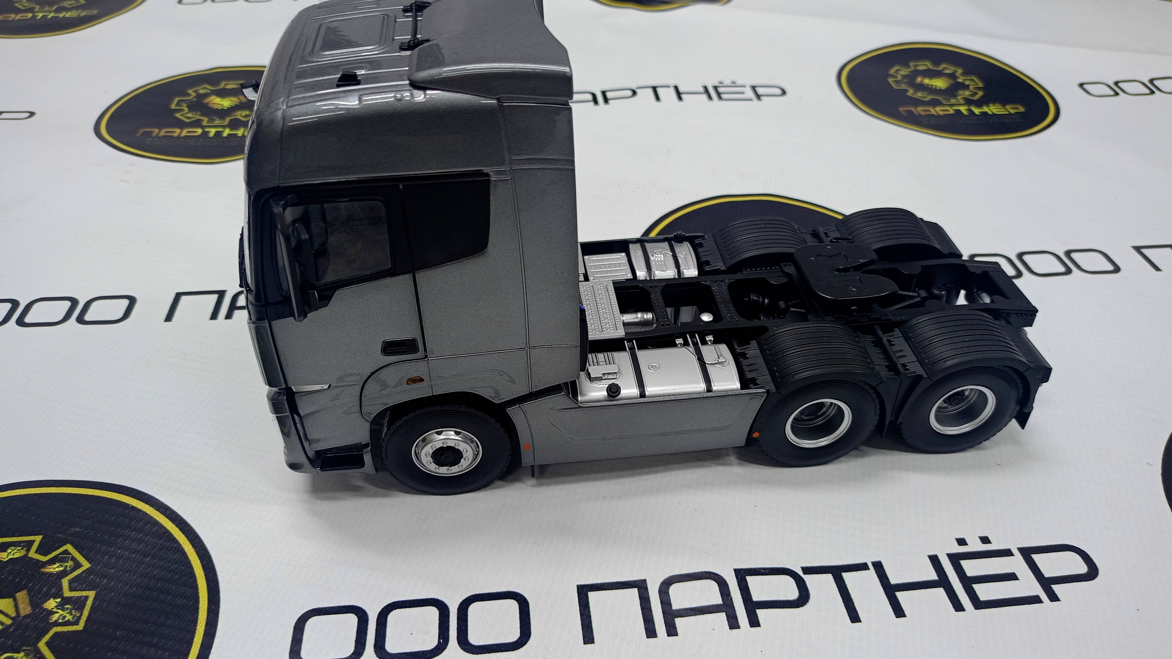 1;24 Масштабная коллекционная модель Тягач Galaxy Foton Auman (15т.р.)