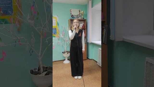 11. Хлынцева Виктория - "Тучи в голубом"