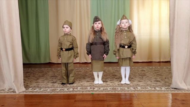 9. Смольникова Полина, Суворова Вероника, Шевчук Иван - "Шли солдаты на войну"