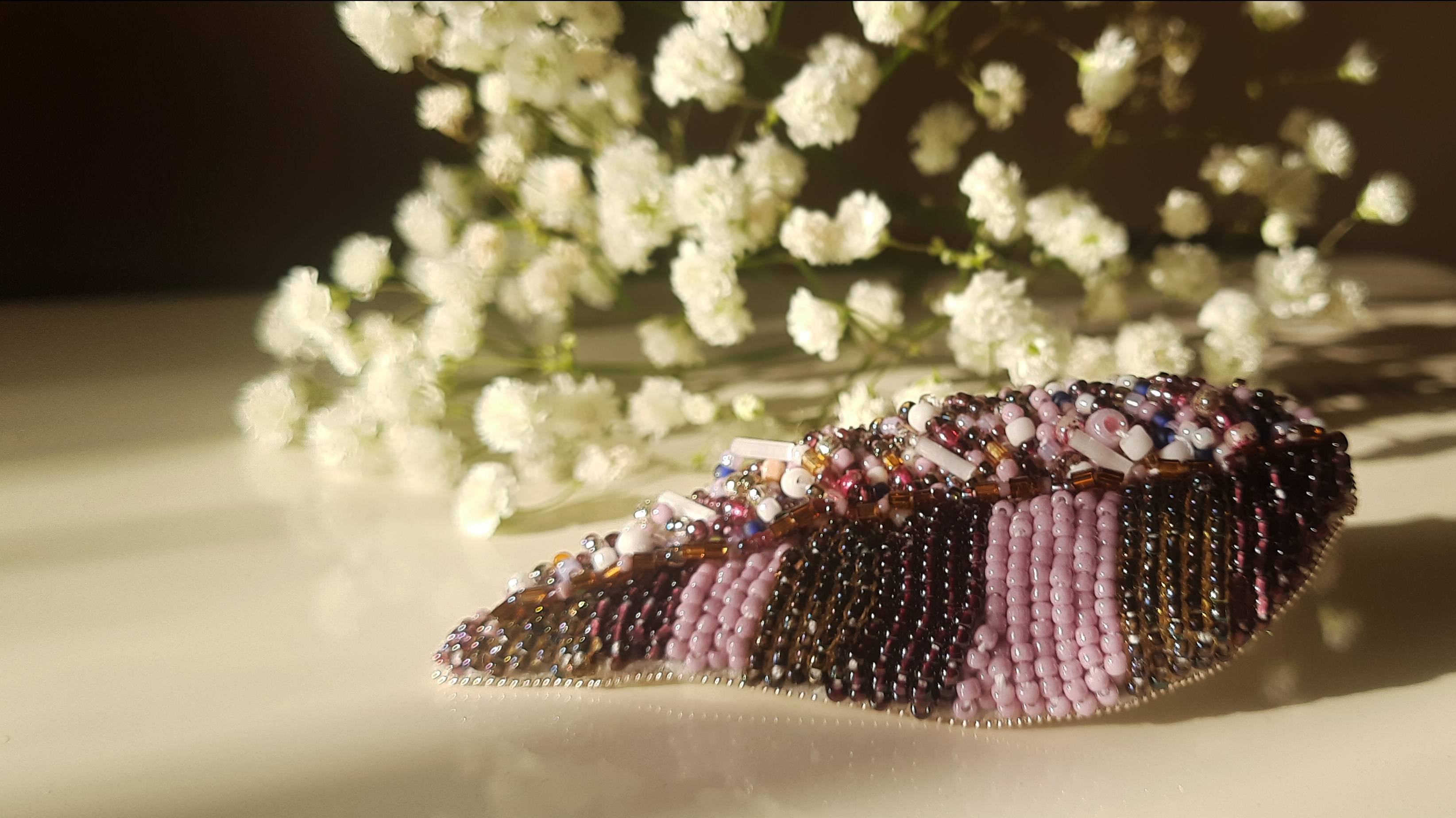 Брошь - перо.