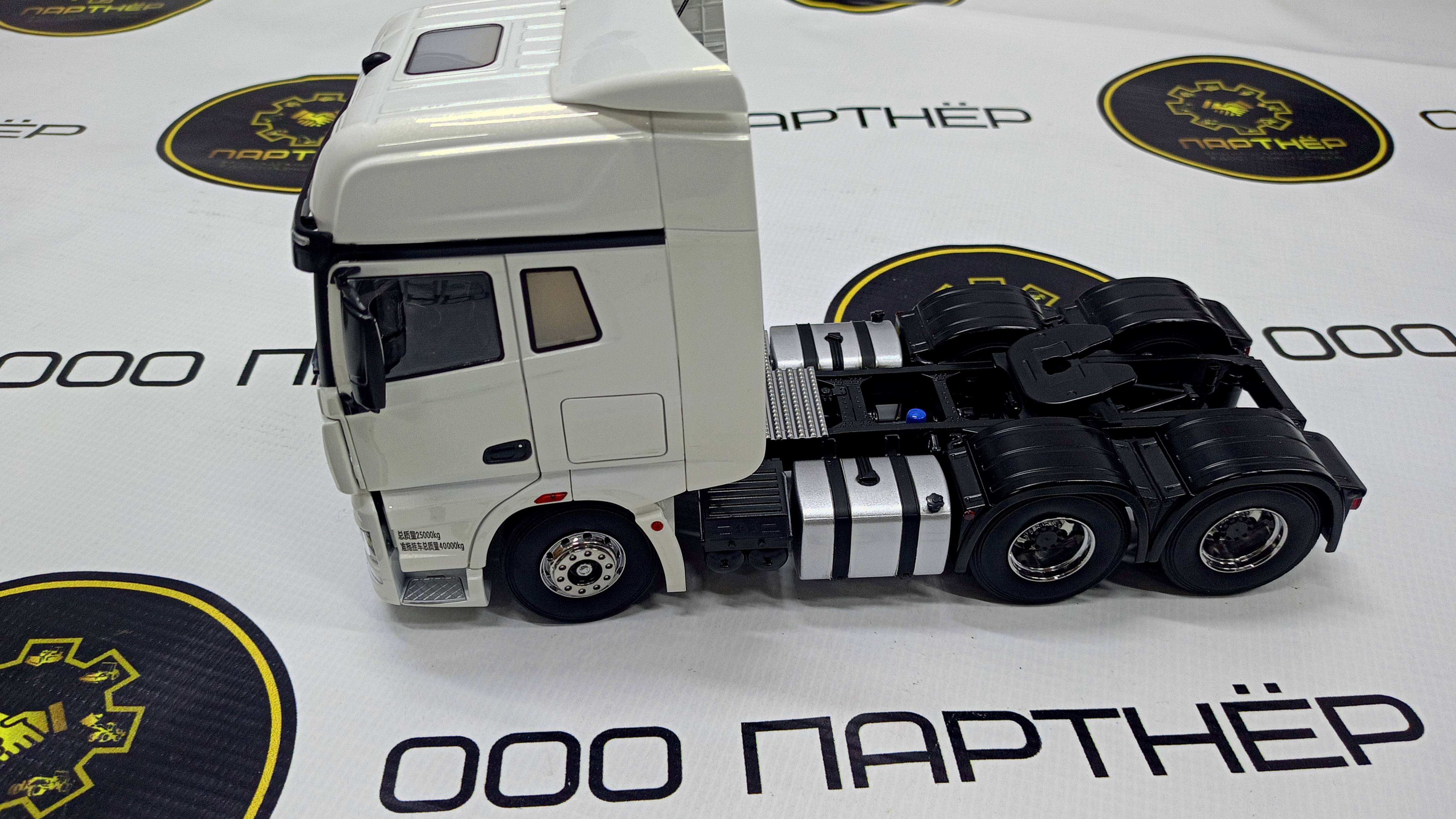 1;24 Масштабная коллекционная модель Тягач Faw J7 (16т.р.)