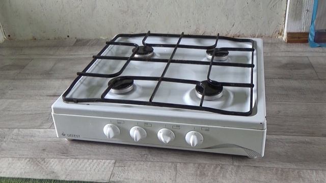 Дожди замучали. Но мы не сдаемся. Дела на даче продолжаются.