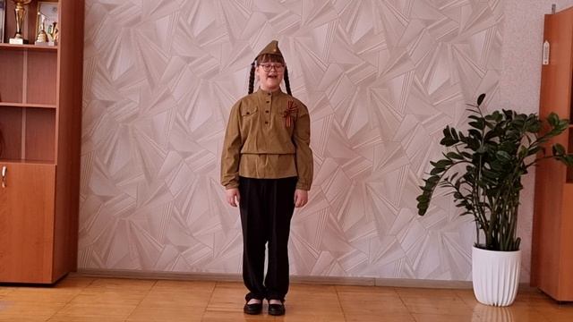 11. Сурикова Полина - "Служить России"