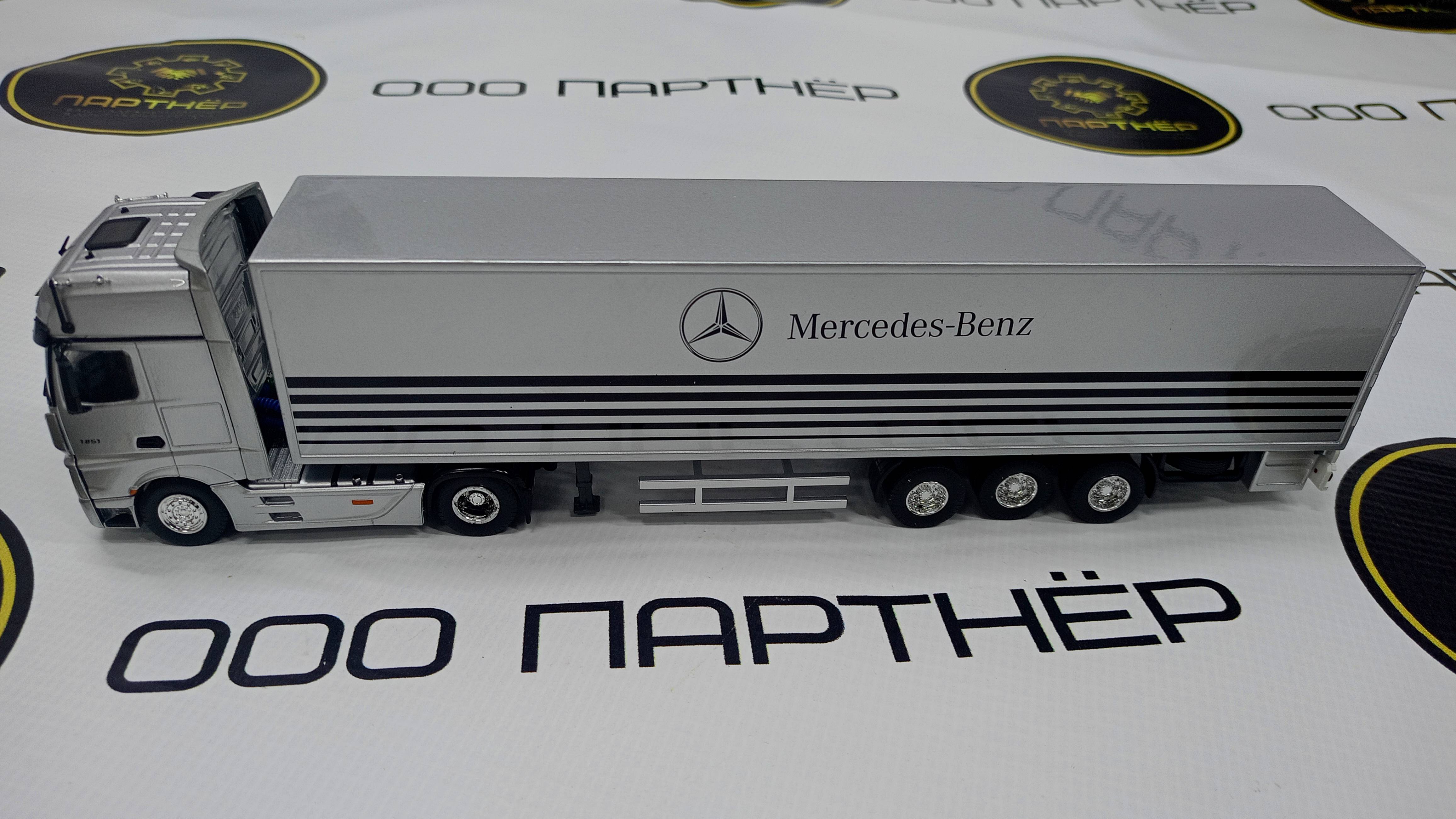 1;50 Масштабная коллекционная модель Тягач Galaxy Mercedes-Benz Actros (15т.р.)