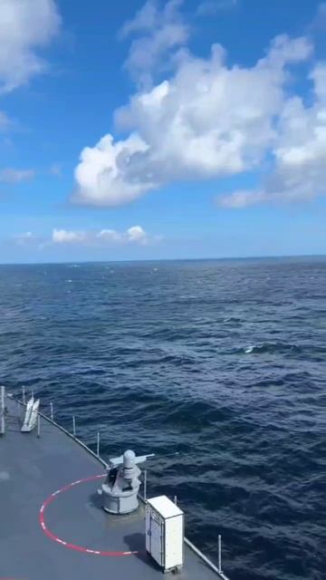 Пролет Су-24 для "визуальной дифференциации и определения гендерной принадлежности" корабля.