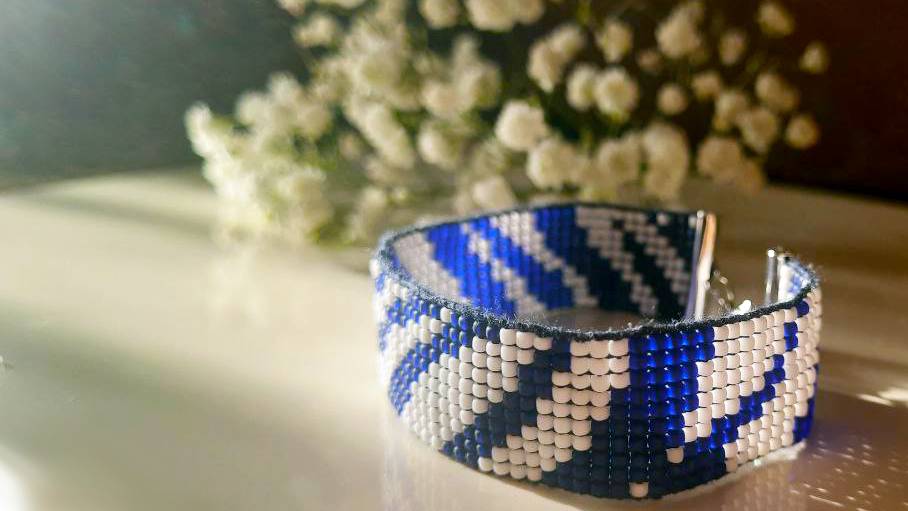 Браслет из бисер - Синяя зебра.