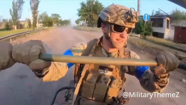 Российский FPV-дрон просвистел в сантиметрах от головы ВСУ