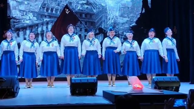 10. Вокальная группа "Родные напевы" - "Военное попурри"