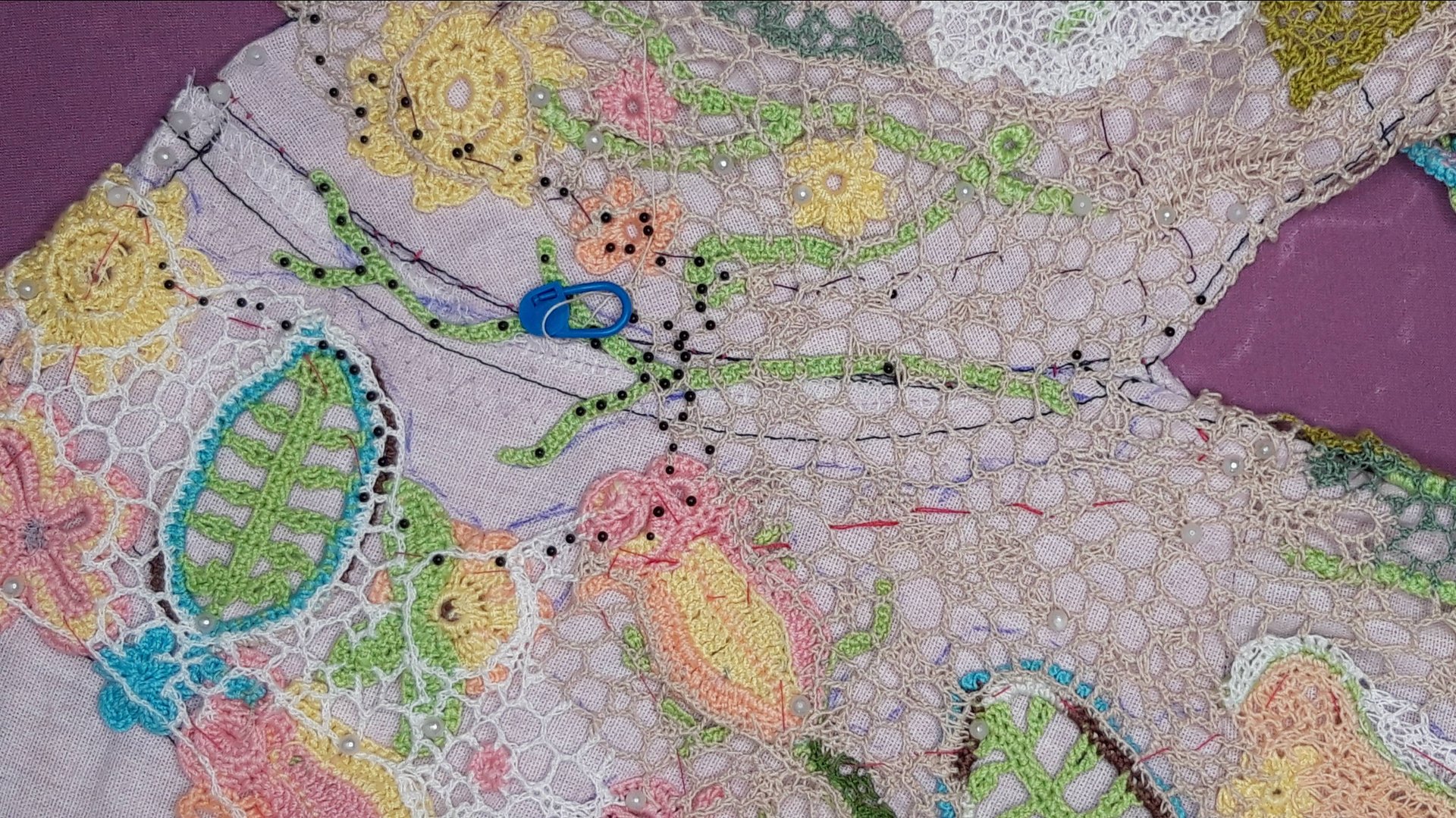 Сборка кофточки.Заполнение сеткой.Ввязывание рукава.