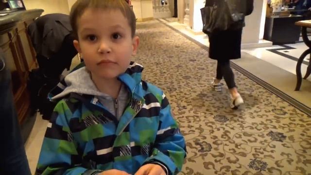 Мистер Макс • Mister Max - ВЛОГ едем в Берлин на поезде лопаем мыльные пузыри рум тур в отеле